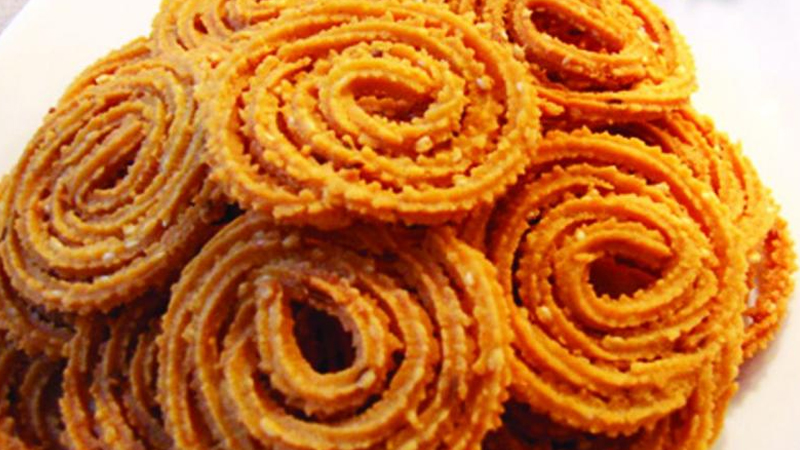 10 જ મિનિટમાં બનાવો એકદમ ટેસ્ટી અને ક્રિસ્પી ઈન્સ્ટન્ટ ચકરી, દિવાળીમાં ...